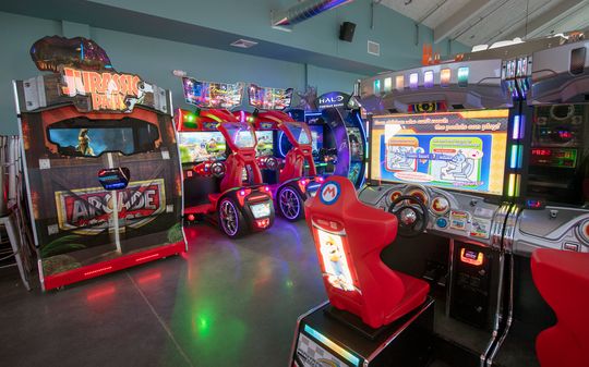 Arcade-Restaurant Opening at Renovated Golf Course | RePlay Magazine